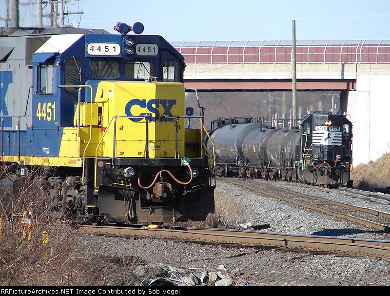 CSX 4451 & NS 5220